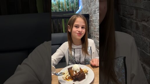 Alinka Malinka Tv | Ты не поверишь! Необычное кафе в Москве всё по 250 рублей #shorts | Дзен